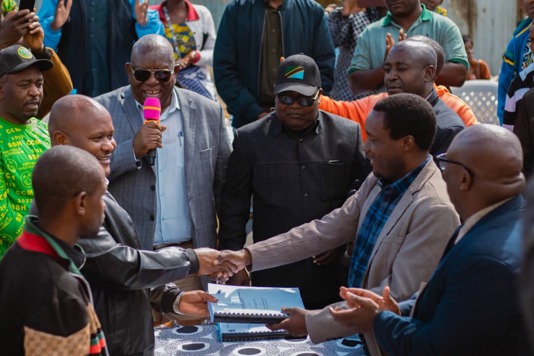 BARABARA MBEYA DC KUENDELEA KUJENGWA, MIKATABA 2 YASAINIWA. - Jambo TV ...