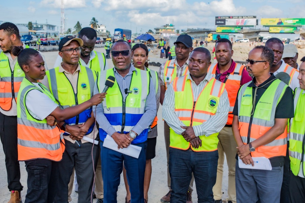 MTENDAJI MKUU TANROADS AFANYA UKAGUZI WA KUSHTUKIZA MRADI WA BRT UBUNGO ...